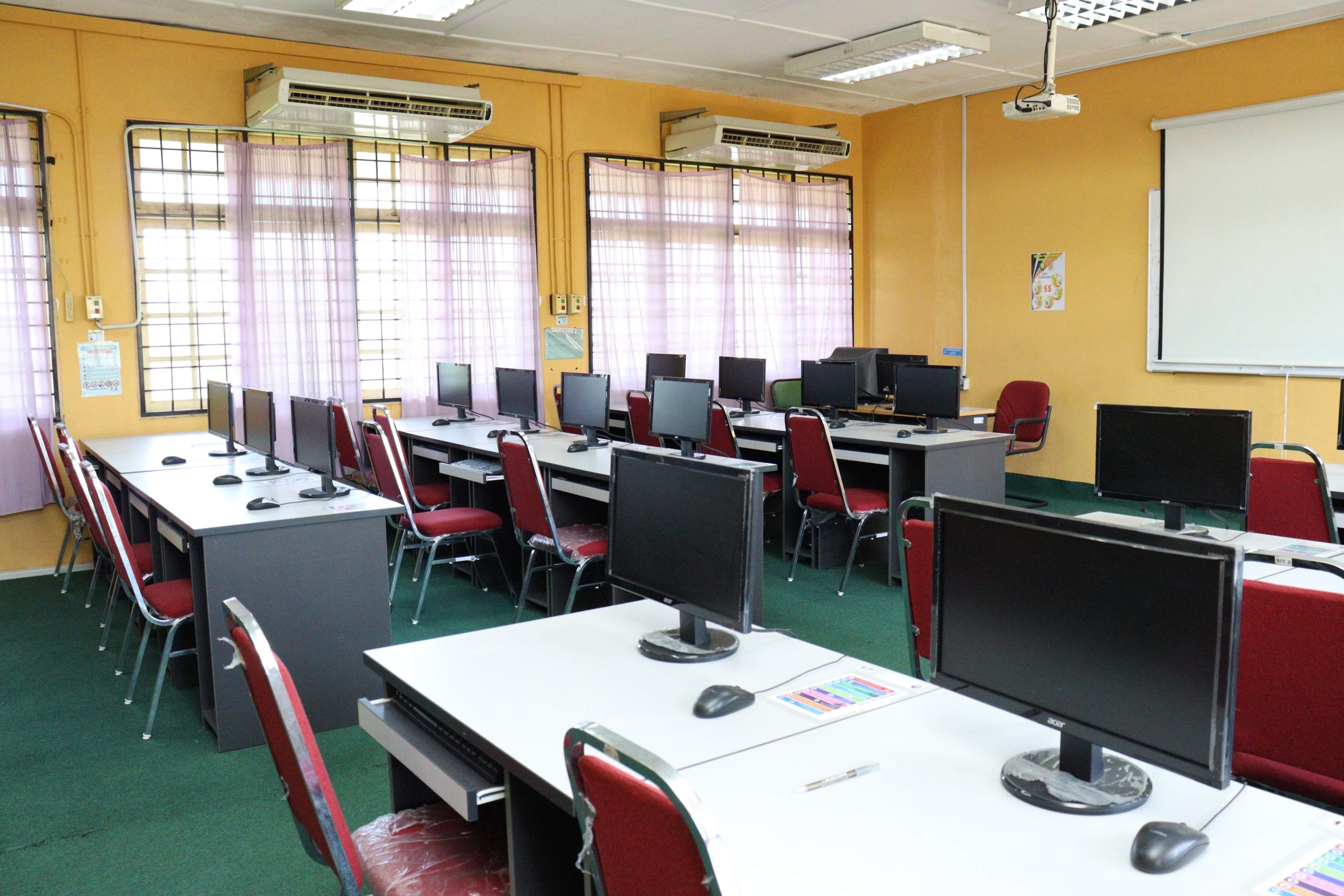 Makmal Komputer – KOLEJ UNIVERSITI ISLAM ANTARABANGSA SULTAN ISMAIL ...